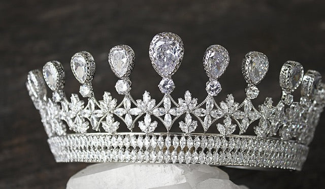 Say Yes to the Tiara - 5 Reasons to Wear a Crown on Your Wedding Day